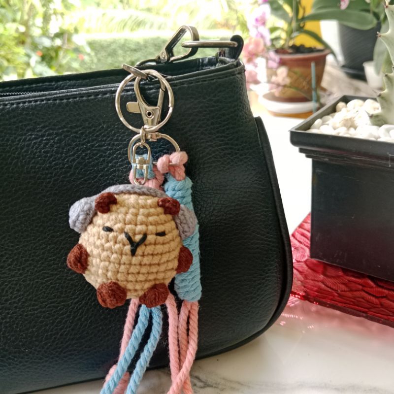 Jual Capybara wearing a headphone crochet keychain | Gantungan kunci ...