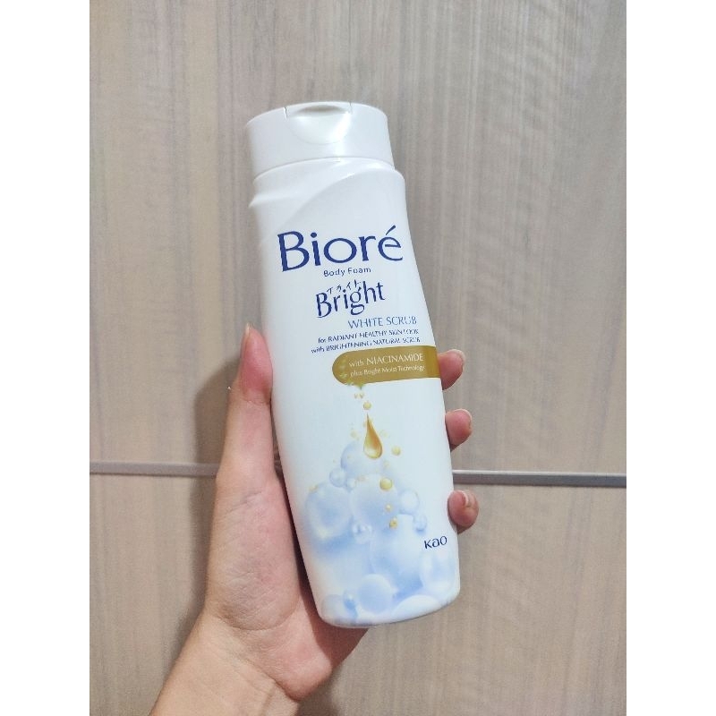 Jual Biore Body Foam Bright White Scrub | Shopee Indonesia