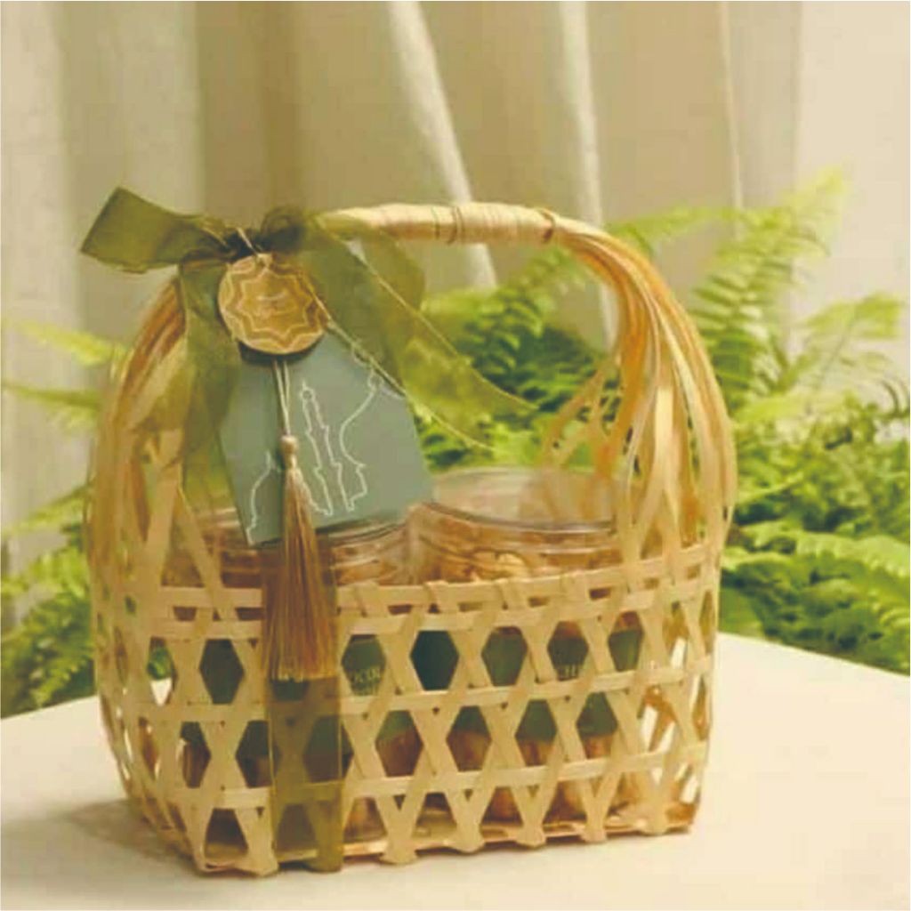 Jual Tempat Parcel dari Anyaman Bambu Tipe Kantong Ukuran 30 x 15 x 20 ...