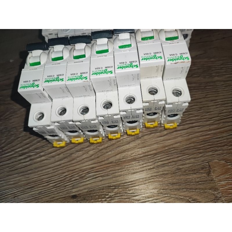 Jual MCB SCHNEIDER AC DC C120N 125A DC BATERAI PLTS PANEL SURYA | Shopee Indonesia