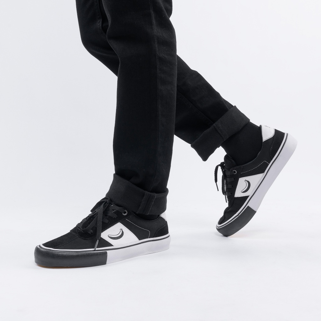 Jual SEPATU MATERNAL DISASTER "INVERNI BW, FUGHAZ BW, CRUST 2 BW, CRUST ...