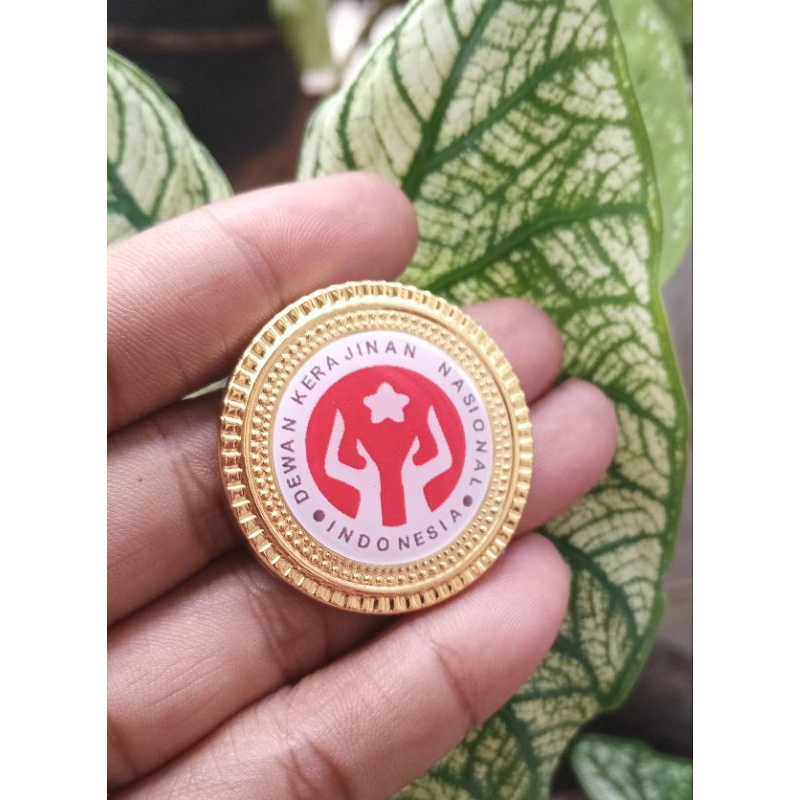 Jual pin bulat dekranas / dekranasda peniti | Shopee Indonesia