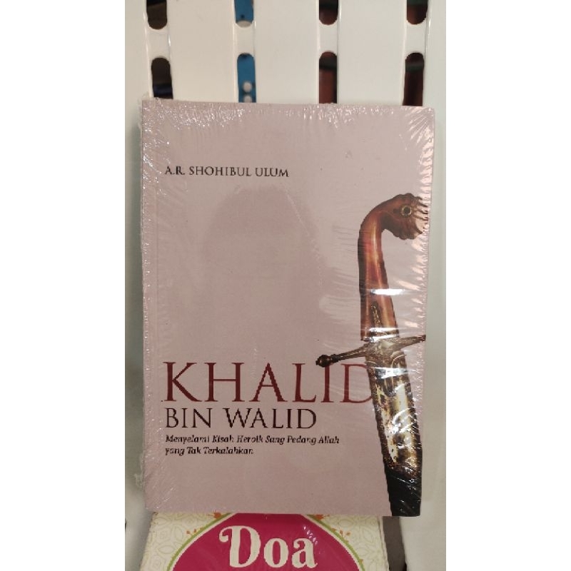 Jual buku khalid bin walid "menyelami kisah heroik sang pedang allah yang tak terkalahkan" a.r ...