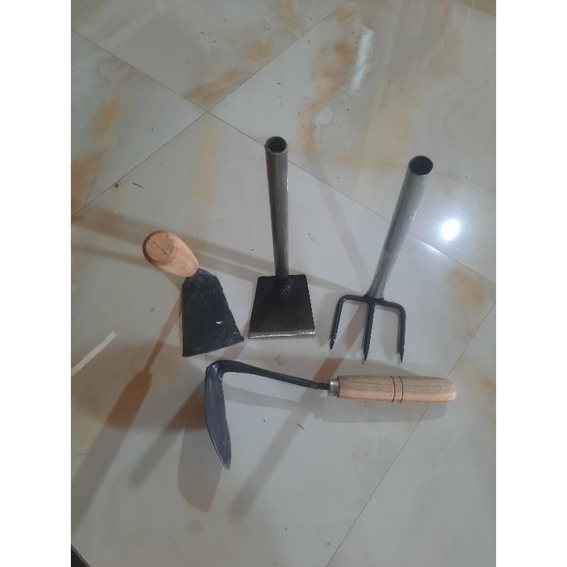 Jual Paket alat Berkebun Menanam-alat cangkul kored Garukan rumput ...