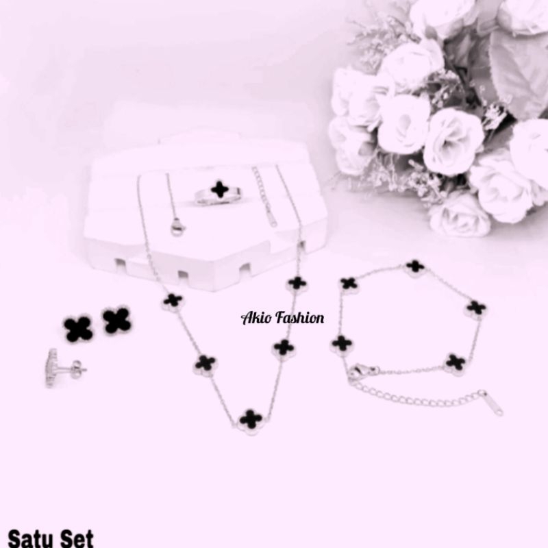 Jual Set Perhiasan Titanium Wanita Model Daun Bunga Clover Hitam Silver ...