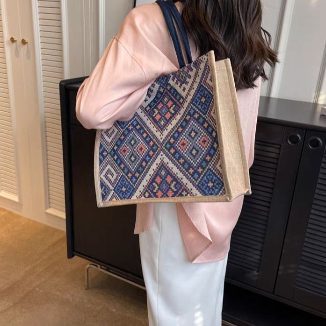 Jual Tas Tangan / Tote bag Kanvas Wanita Motif Batik Modern | Shopee ...