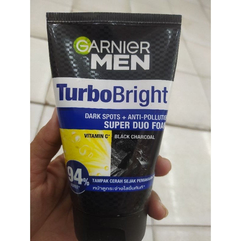 Jual Garnier Men Turbo Bright Super Duo Foam Black Charcoal 100ml | Shopee Indonesia