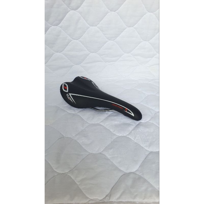 Jual sepeda balap roadbike pinarello most parts hitam standard saddle ...