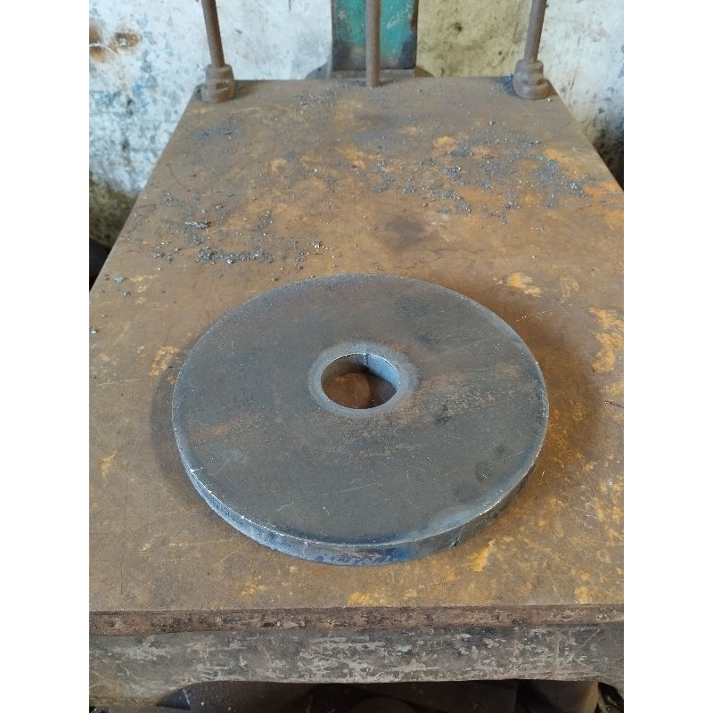 Jual plat besi bulat tebal 20mm. diameter 180mm x lubang 50mm. 1pcs ...