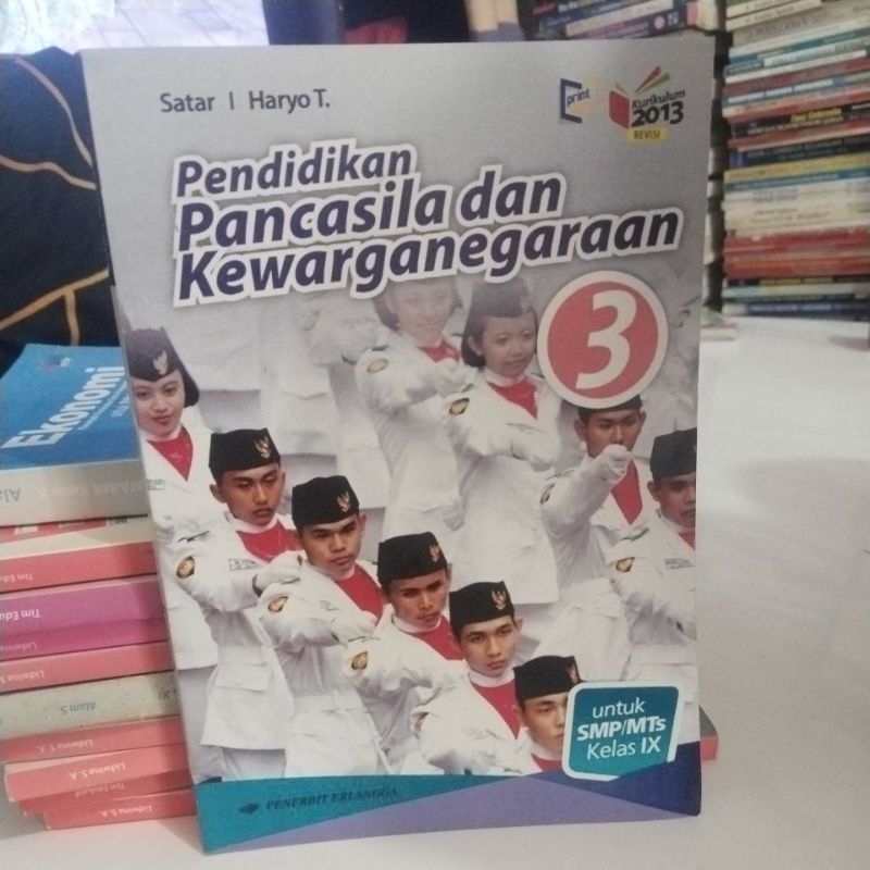 Jual buku Pendidikan Pancasila dan Kewarganegaraan untuk SMP/MTS kelas 3-9 penerbit Erlangga ...