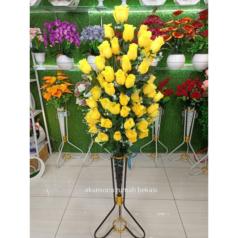 Jual BUNGA SUDUT MAWAR KUNCUP ISI 60 KUNTUM DENGAN POT STANDING BESI ...