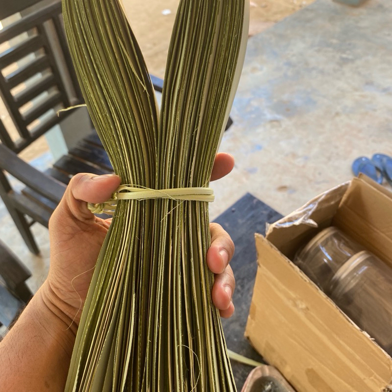 Jual Daun Siwalan/lontar tua siap pakai bahan kerajinan dan bungkus kue ...