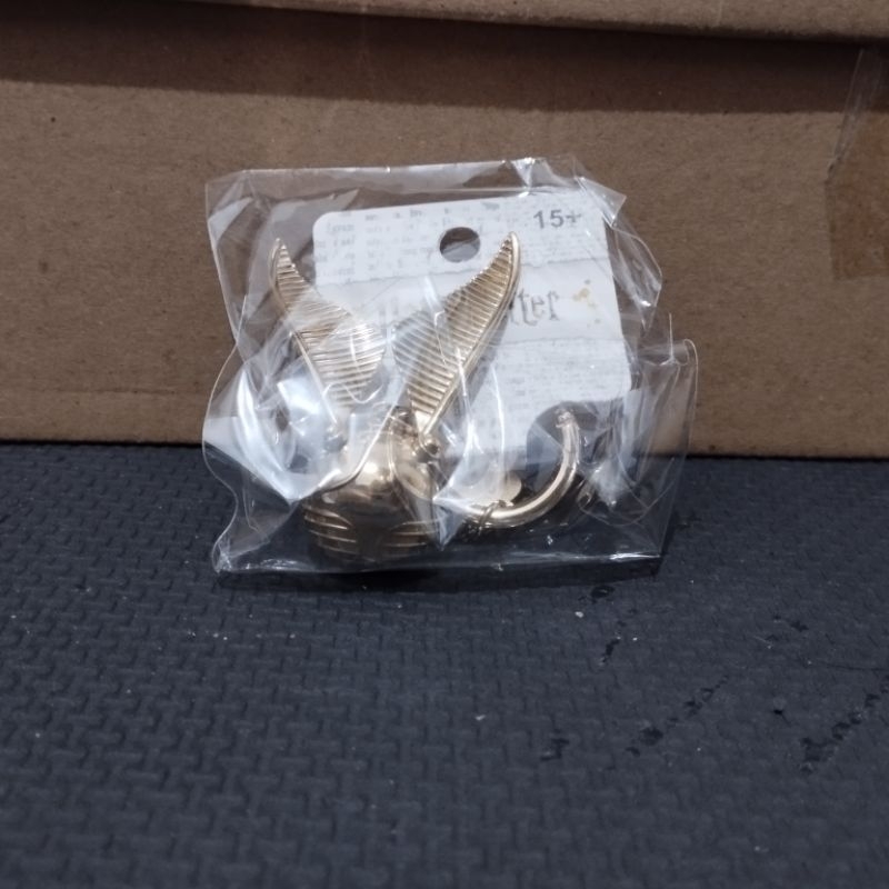 Jual Miniso Harry Potter collab golden snitch keychain | Shopee Indonesia