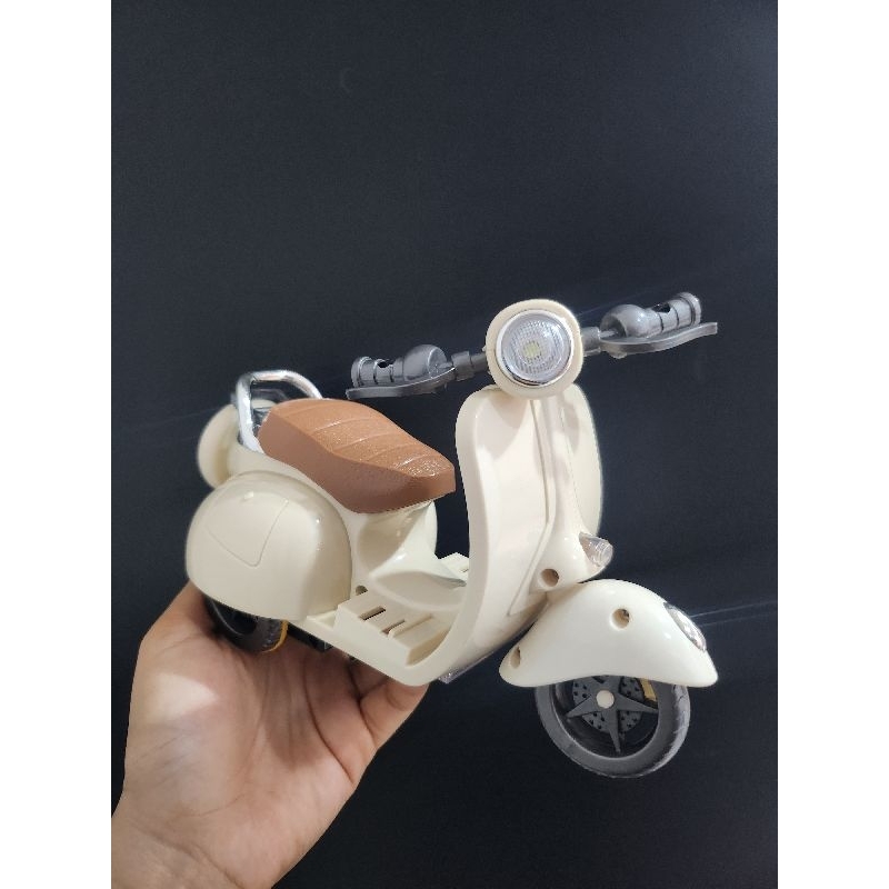 Jual Motor Vespa Untuk Boneka Labubu Jumping Motorcycle | Shopee Indonesia