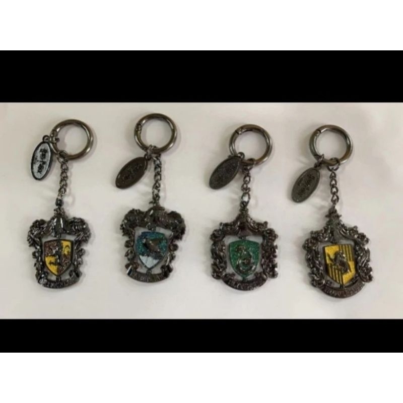 Jual Miniso Gantungan Kunci Harry Potter - Harry Potter School Rotatory Metal Keychain | Shopee ...