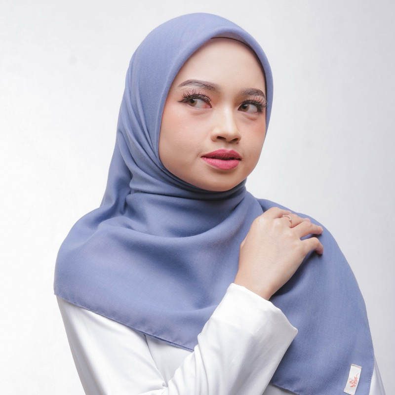Jual Kerudung Hijab Segi Empat Bahan Voal - Biru Denim - Arum Munik ...