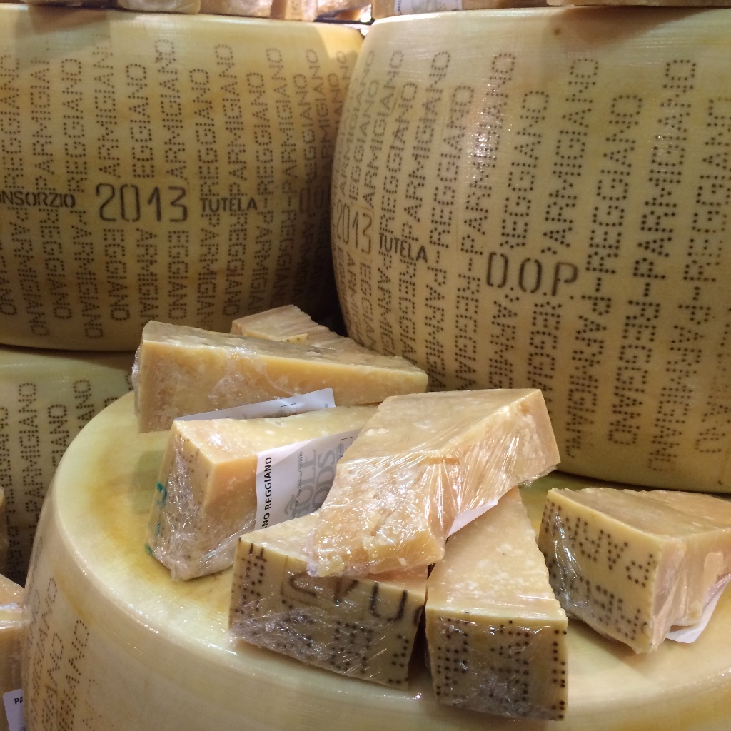 Jual Parmigiano Reggiano Cheese DOP 24 Months | Shopee Indonesia
