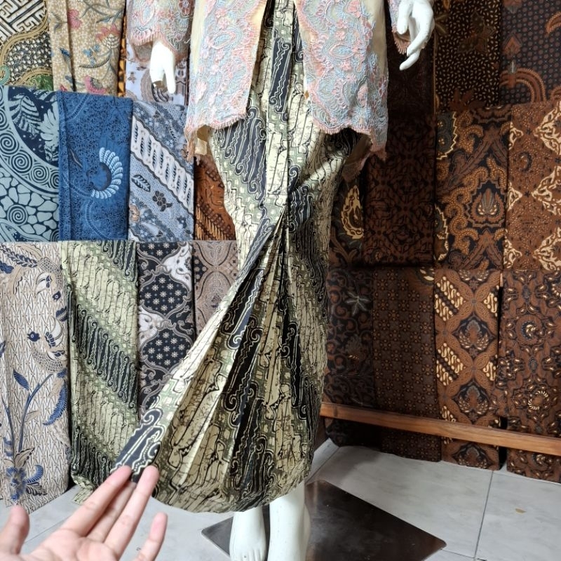 Jual Kain Batik dan Rok Wiru Instan Lereng Seling Hijau Sage Bawahan ...