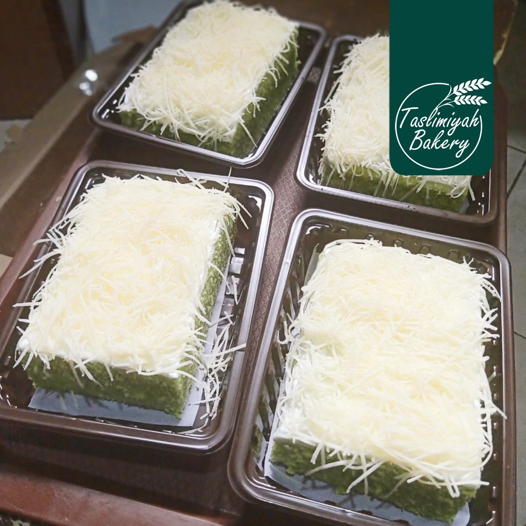 Jual Bolu pandan kukus Topping Keju / Coklat - Taslimiyah Bakery ...