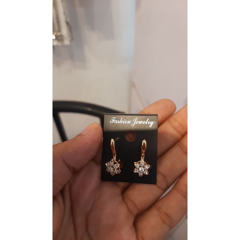 Jual anting bunga titanium hook anti karat dan luntur | Shopee Indonesia