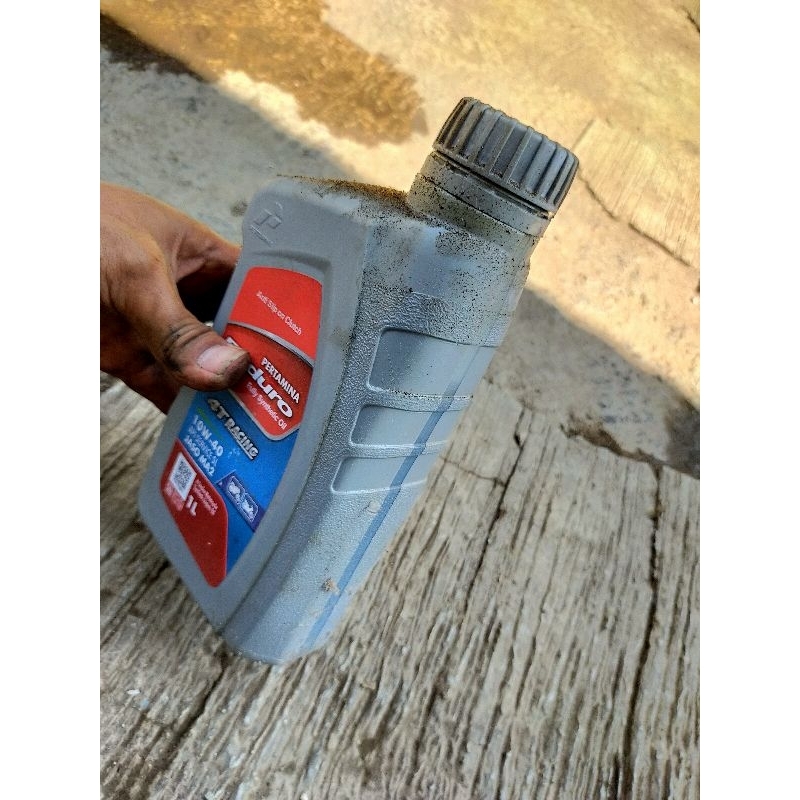 Jual Oil Mesin Oli Oli Motor Bekas Pake Hitam Untuk Pelumasan Engsel ...
