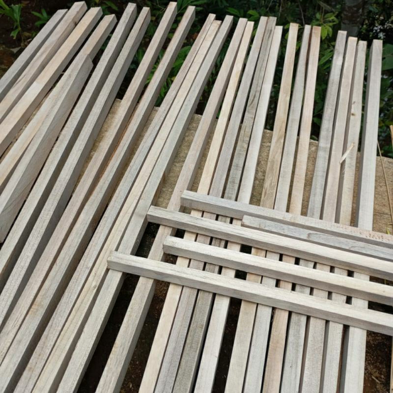 Jual Kayu reng/kayu list 2x3 reng/reng kayu serut halus/kayu reng serut ...
