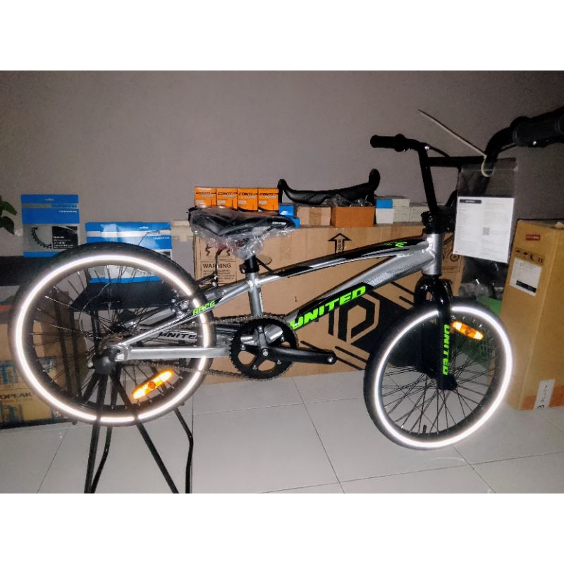 Jual Sepeda Balap BMX 20" UNITED PRO RACE JUMPER ALLOY RINGAN MODIF BAN ...