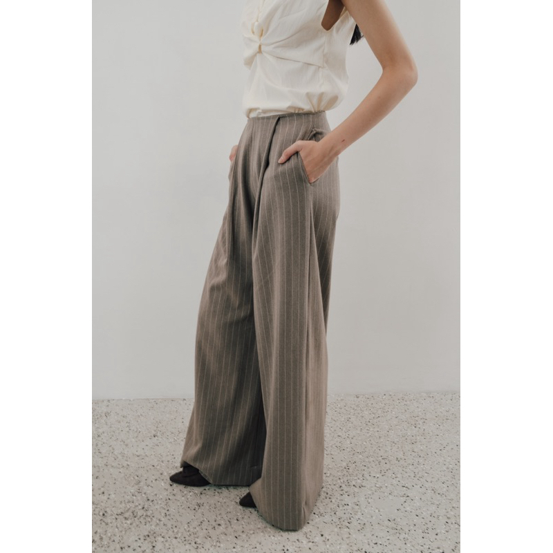 Jual FIG PLEATED WIDE LEG PANTS | Shopee Indonesia