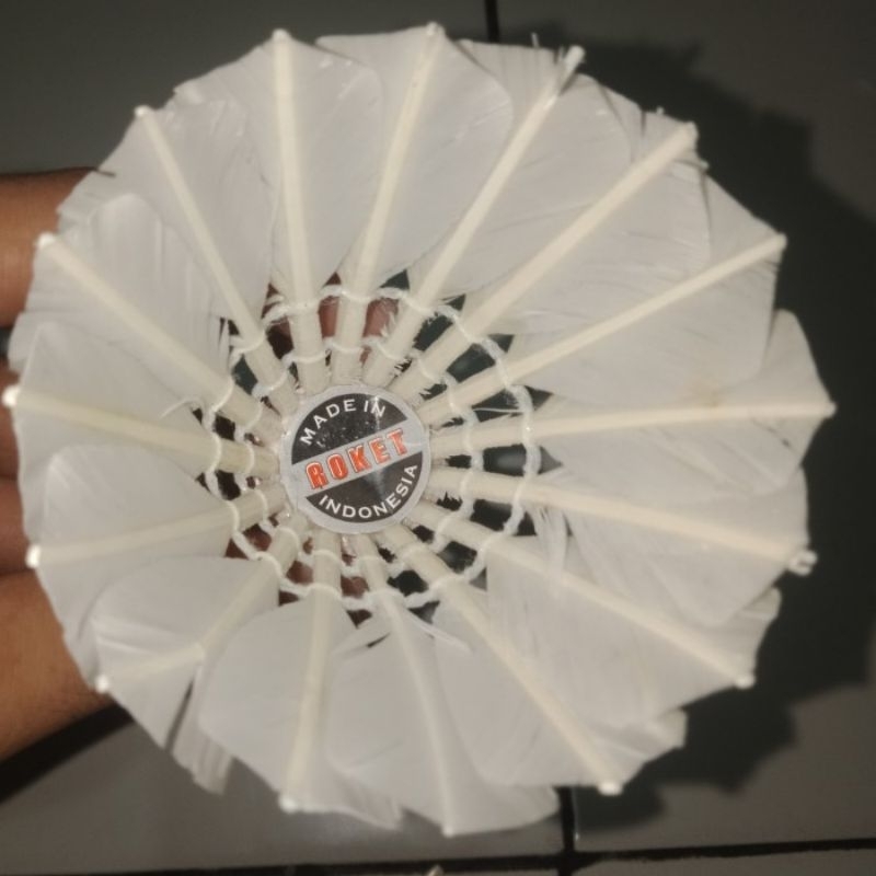 Jual Shuttlecock Badminton Bekas Cock Bulutangkis Kok Second LIKE NEW ...