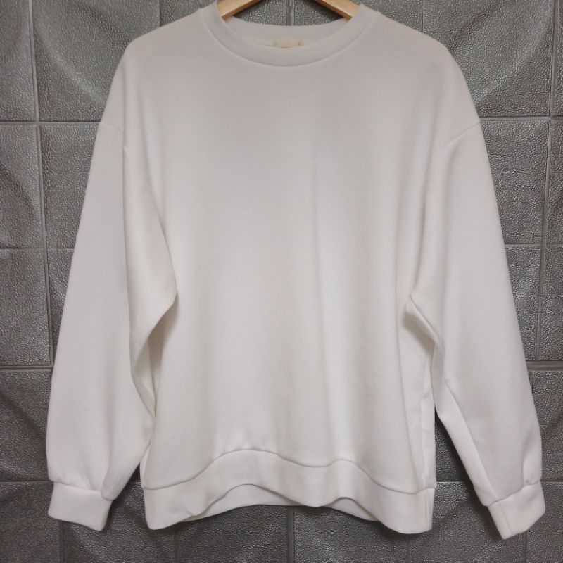 Jual crewneck GU Uniqlo putih | Shopee Indonesia
