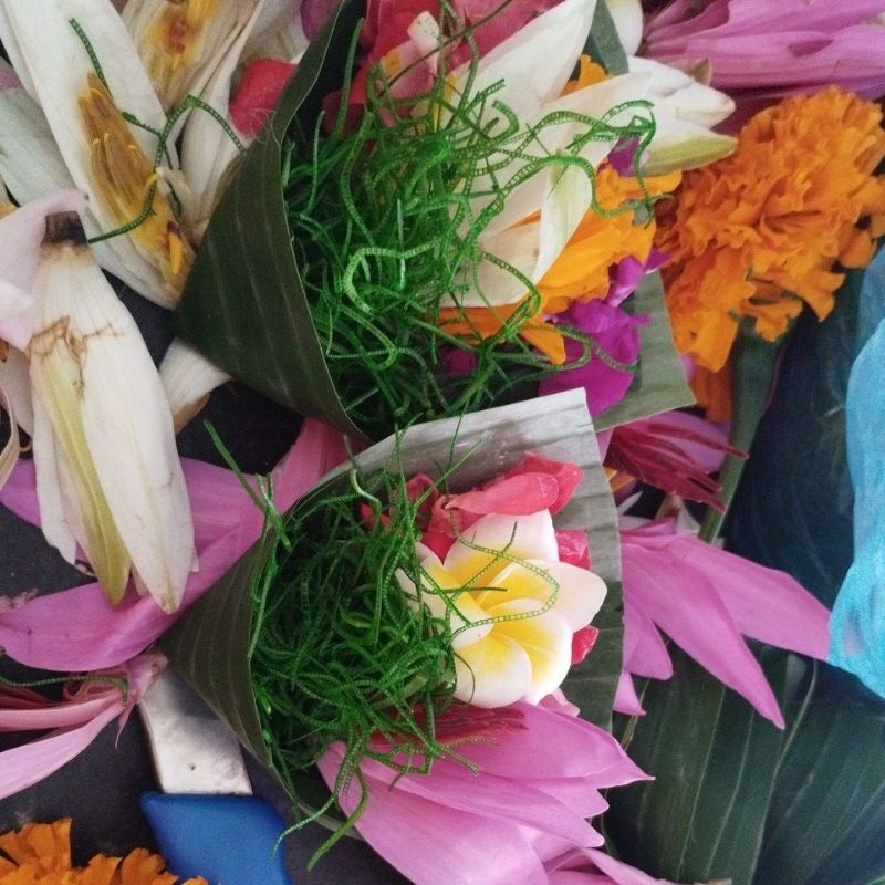 Jual canang tangkih / sekar tangkih/nyekar wangi | Shopee Indonesia