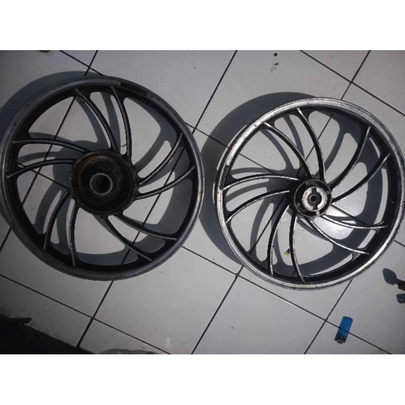 Jual velg jadeite copy cefiro r18 suzuki disk kiri | Shopee Indonesia