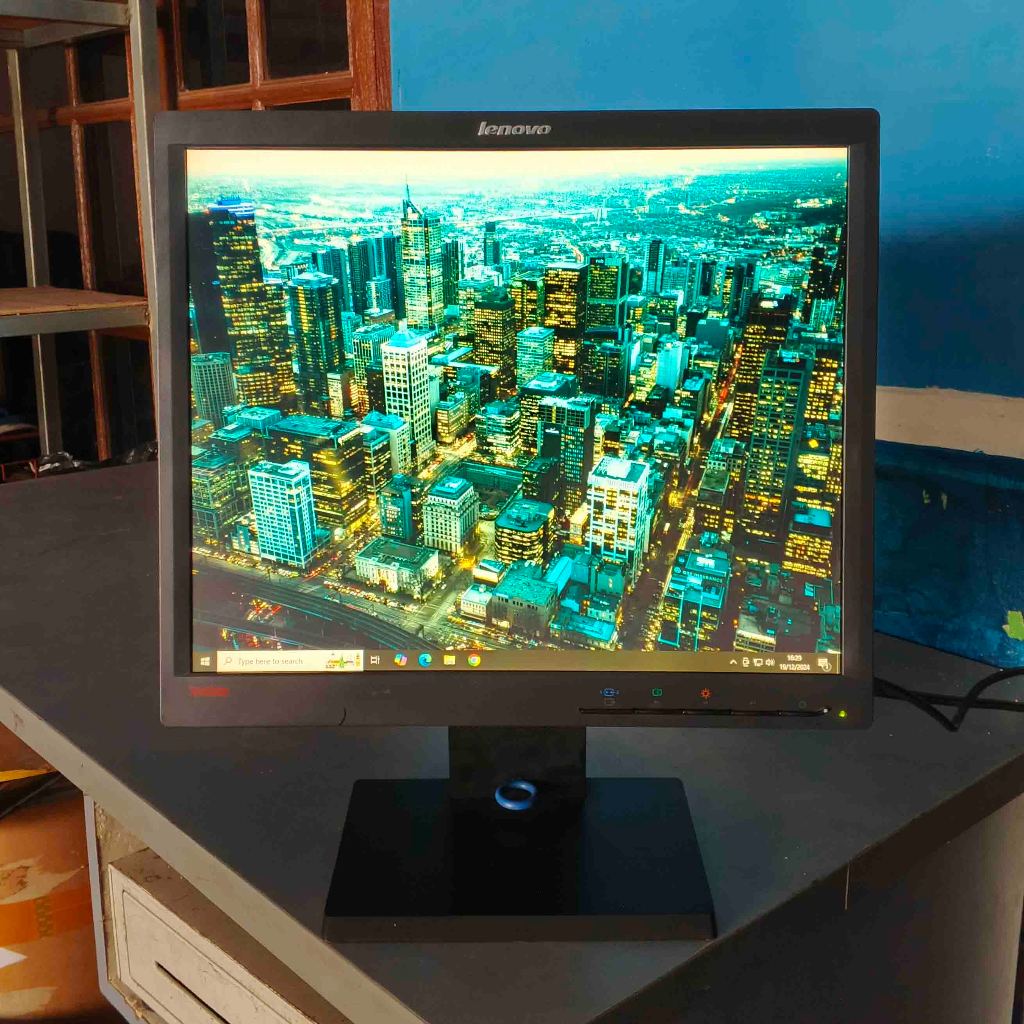 Jual Monitor Lcd Merk Lenovo Ukuran Layar 17 Inch Square Kotak Kondisi ...