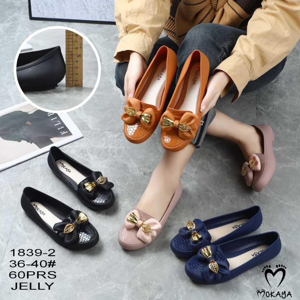 Jual Sepatu Slop Jelly Wanita Korea Hias Pita Daun Gold Super Pretty ...