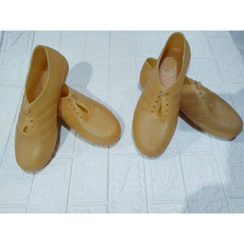 Jual sepatu karet Ap Boots multi fungsi - AP PULL bola 963 Cream - AP ...