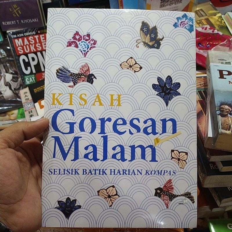 Jual buku batik kisah goresan malam selisih batik harian Kompas ...