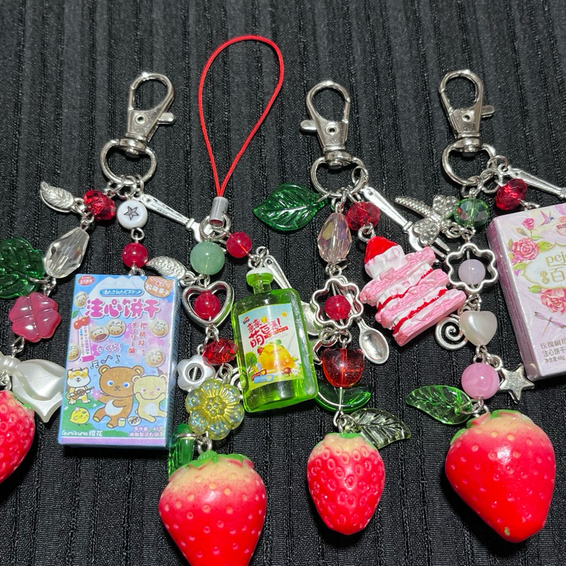 Jual STOBERY KEYCHAIN / TRINKETS / KEYCHAIN Y2K / GANTUNGAN KUNCI ...