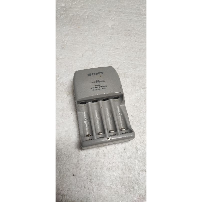 Jual SONY BCG-34HLD NiMh Battery charger ukuran AA dan AAA original | Shopee Indonesia