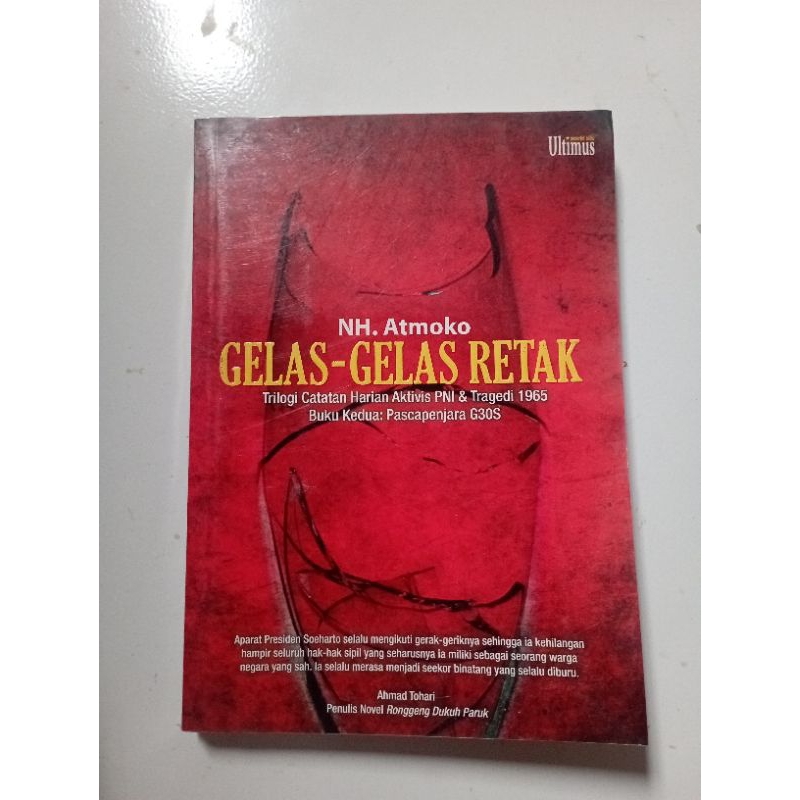 Jual gelas-gelas retak trilogi catatan harian aktivis PNI & Tragedi ...