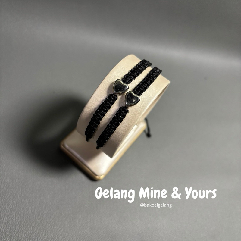 Jual Gelang mine & yours tali rajut hitam liontin LOVE warna silver ...