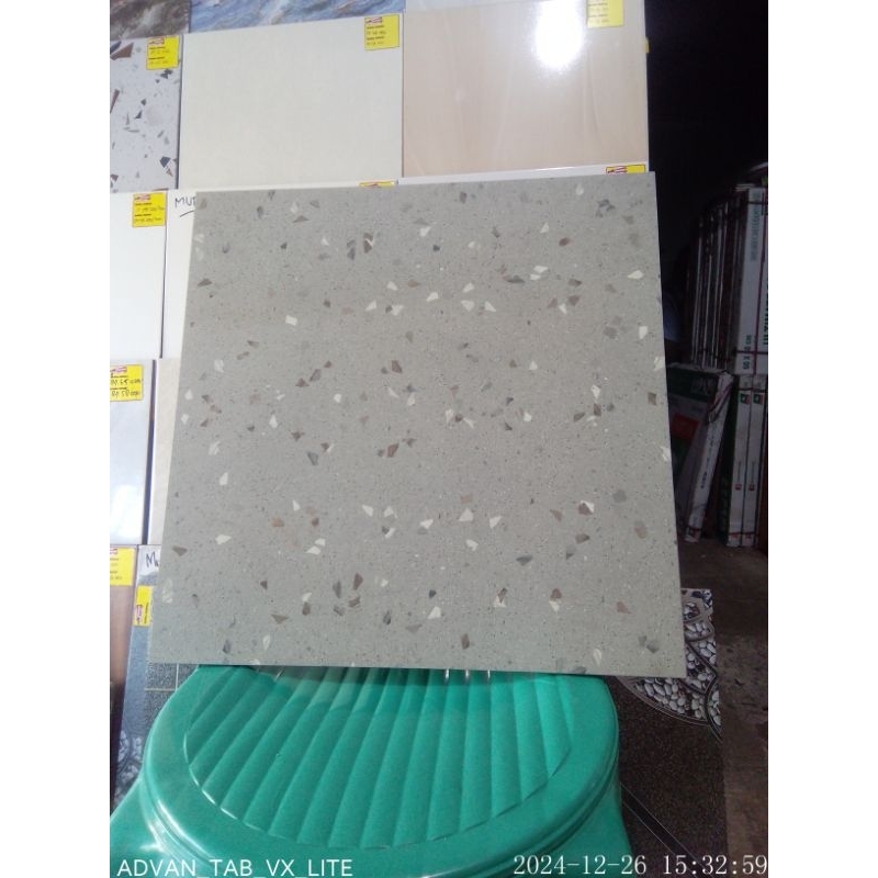 Jual Keramik Lantai Kasar Calina Dusty Grey 50 x 50 | Shopee Indonesia