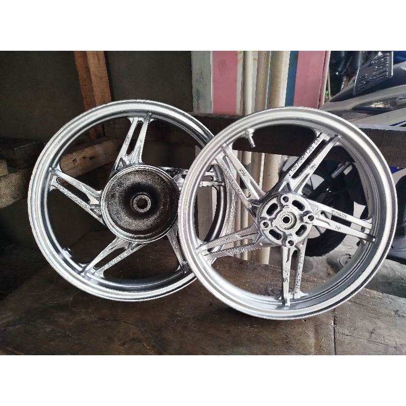 Jual velg original depan belakang beat esp 2016-2019 repaint silver ...