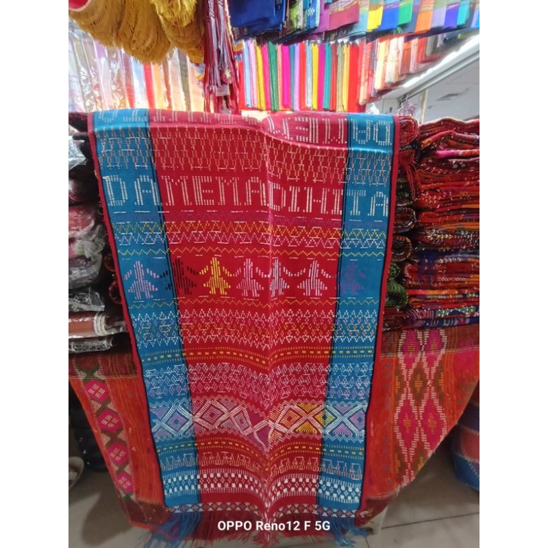 Jual ULOS SADUM TENUNAN TARUTUNG FULL SIMATA MERAH/BIRU ADA GAMBAR ANAK-ANAK. | Shopee Indonesia