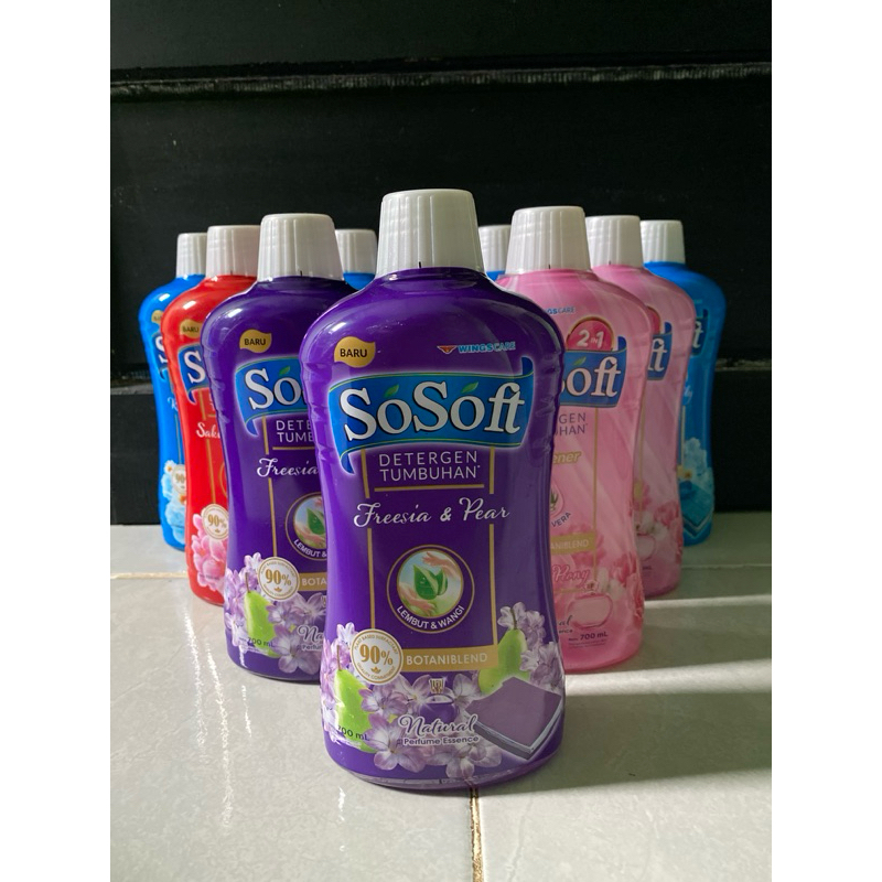 Jual SOSOFT DETERGEN TUMBUHAN 700ml LEMBUT DITANGAN | Shopee Indonesia