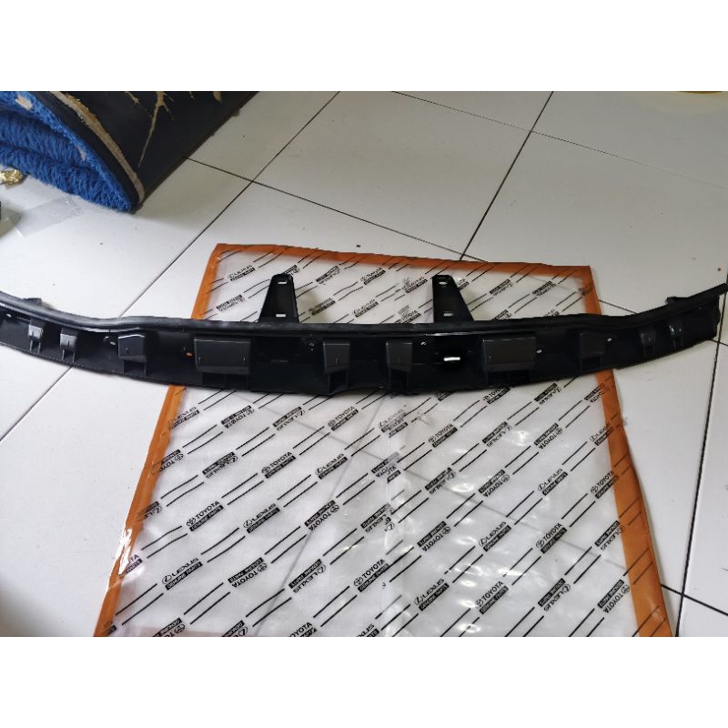 Jual Moulding Grill Radiator Toyota Fortuner 2012 2016 Original ...