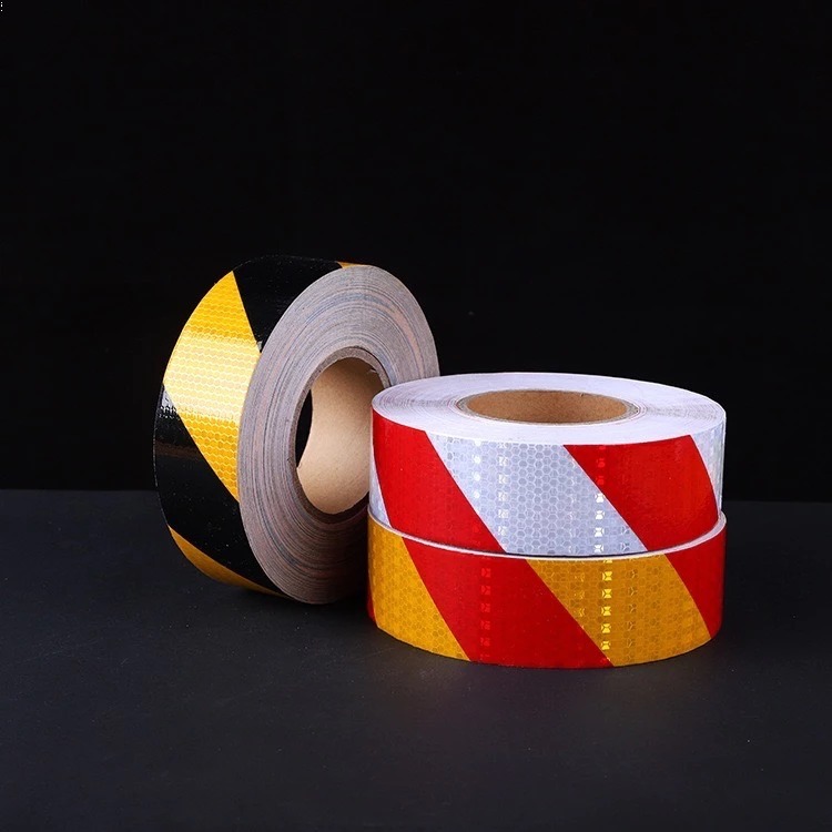 Jual Stiker Reflektor Kuning Hitam dari PVC, dengan Ukuran 5cm x 45m ...
