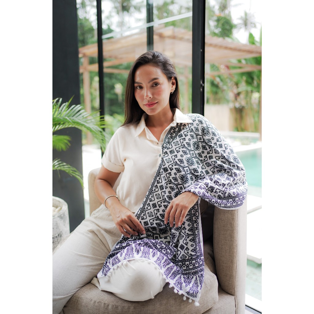 Jual Cap Bali Syal Patra Dasar Putih | Shopee Indonesia