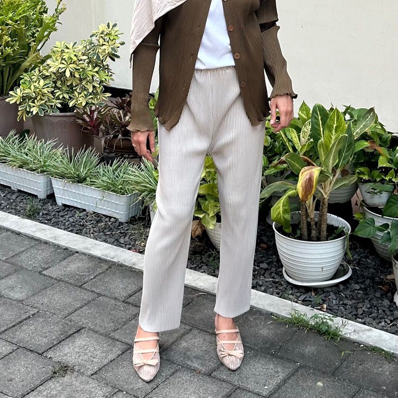 Jual [milihbeau] Pencil Pleated Pants / celana melar lingkar pinggang ...