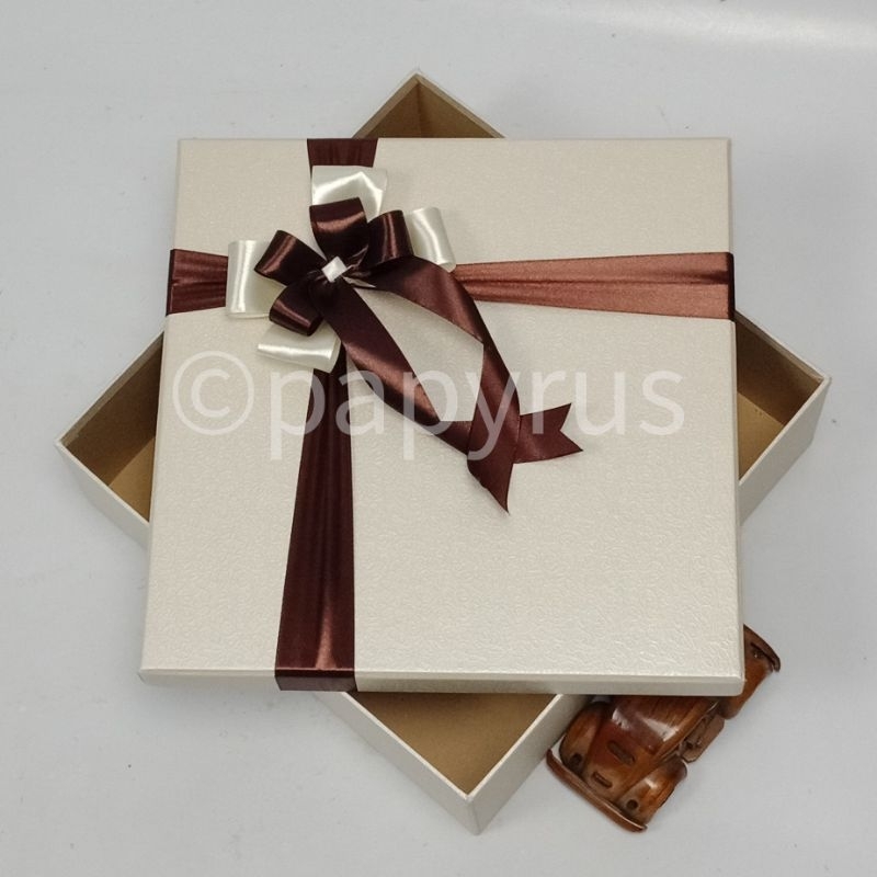Jual PAPYRUS 30x30 Tinggi 5cm Kotak Kado Gift Box Hadiah V2 | Shopee ...
