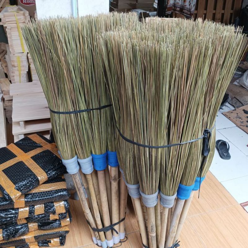 Jual Sapu Lidi Tanah Gagang Bambu Extra Tebal | Shopee Indonesia